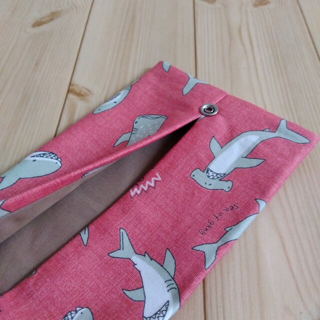 サメ 携帯ティッシュケース ボックスティッシュから詰替え 魚 鮫 ピンク 868 | iichi 日々の暮らしを心地よくするハンドメイドやアンティークのマーケットプレイス