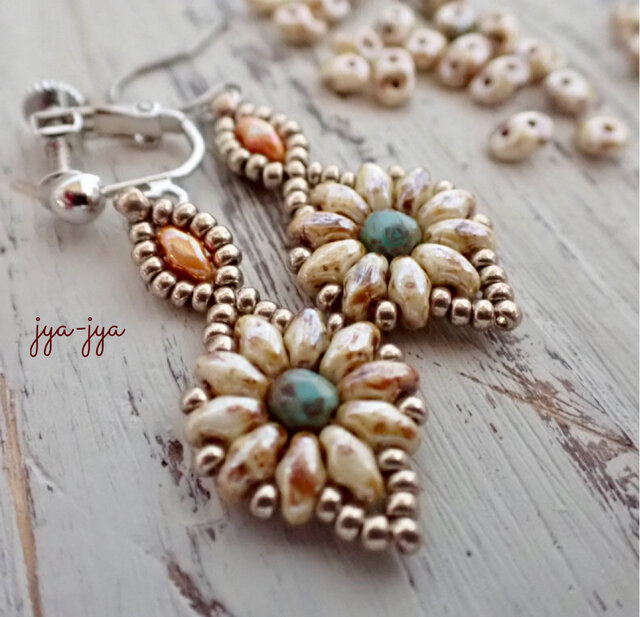 【新作】beads earrings ＊ orange flower | iichi 日々の暮らしを心地よくするハンドメイドやアンティークのマーケットプレイス