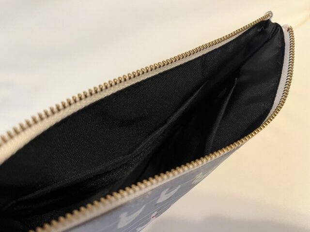 I 様オーダー品 裏付き ぺたんこラミネートポーチ あひる | iichi 日々の暮らしを心地よくするハンドメイドやアンティークのマーケットプレイス