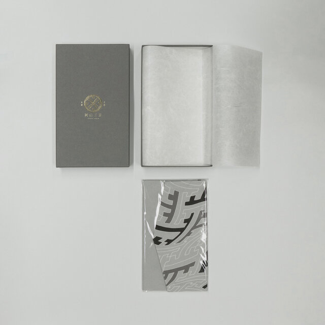 京友禅 金封袱紗（ふくさ）『ONE TONE』 紗綾型 白基調・モノトーン | iichi 日々の暮らしを心地よくするハンドメイドやアンティークのマーケットプレイス