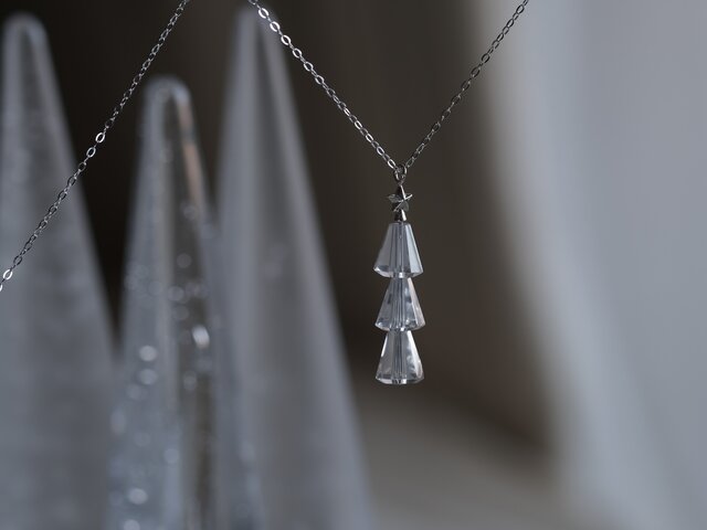 シルバーMサイズ Tiny tree necklace ツリーネックレス 星 クォーツ クリスマスツリー | iichi 日々の暮らしを心地よくするハンドメイドやアンティークのマーケットプレイス