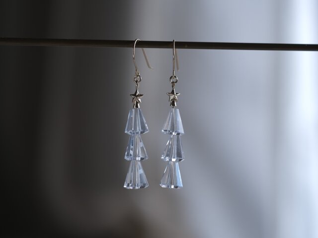 K10yg /Mサイズ Tiny tree earring ツリーピアス 星 クォーツ クリスマスツリー 10金 | iichi 日々の暮らしを心地よくするハンドメイドやアンティークの ...
