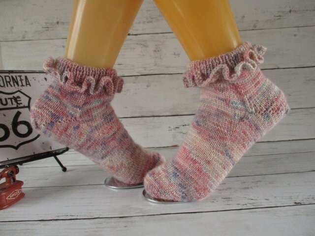冷え取り ショートタイプ フリルソックス My Hand -Dyed Socksyarns | iichi 日々の暮らしを心地よくするハンドメイドやアンティークのマーケットプレイス