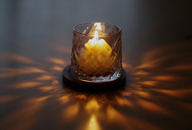 秋の夜長に お酒好きな方へ ウィスキーの香り 手作りアロマキャンドル ～Mellow Candle～ | iichi 日々の暮らしを心地よくするハンドメイドやアンティークのマーケットプレイス
