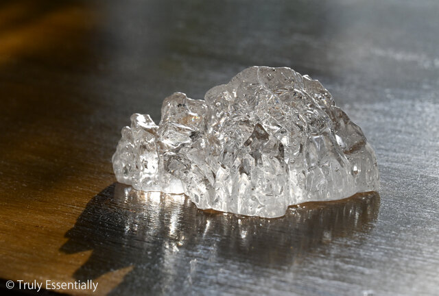 ガラスのインテリアオブジェ -「 KAKERAの光 」 無色透明・約5.5cm | iichi 日々の暮らしを心地よくするハンドメイドやアンティークのマーケットプレイス