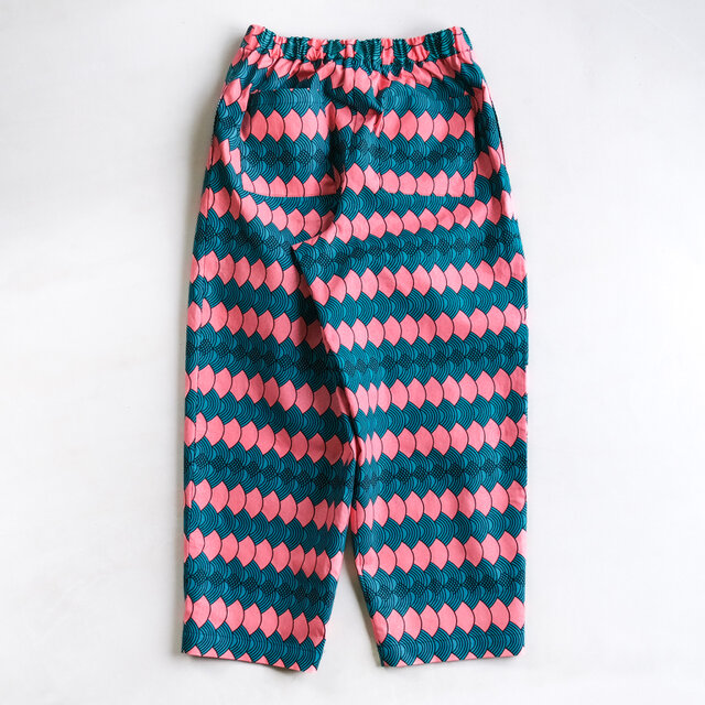 アフリカンワックスプリント タックパンツ Pinki | iichi 日々の暮らしを心地よくするハンドメイドやアンティークのマーケットプレイス