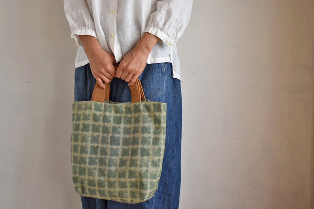 木版 hana hana バック green | iichi 日々の暮らしを心地よくするハンドメイドやアンティークのマーケットプレイス