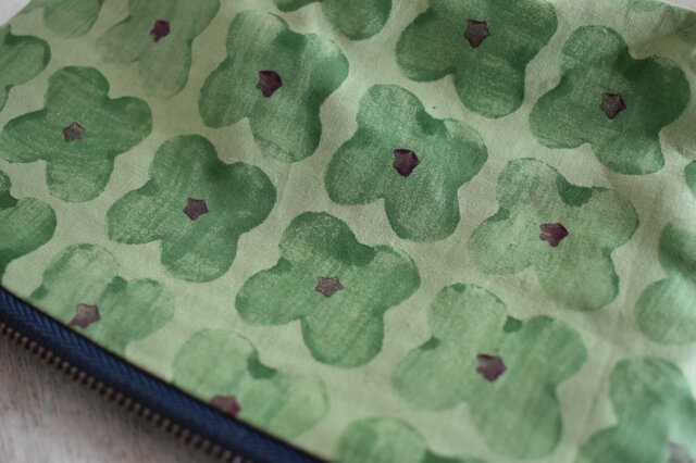 木版 hana hana ポーチ green | iichi 日々の暮らしを心地よくするハンドメイドやアンティークのマーケットプレイス