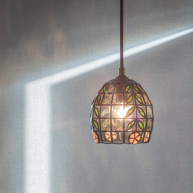 petite fleur＊お花のペンダントライト | iichi 日々の暮らしを心地よくするハンドメイドやアンティークのマーケットプレイス