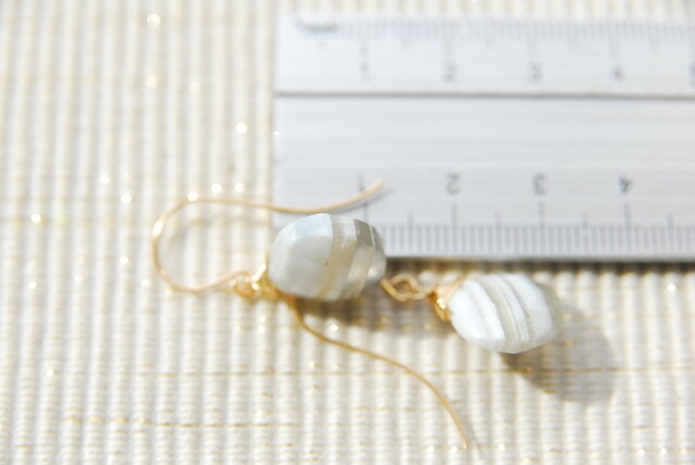 マロンカットブルーオパールのピアス no,1 14kgf | iichi 日々の暮らしを心地よくするハンドメイドやアンティークのマーケットプレイス