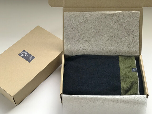 温度を纏う。純カシミヤふっくらマフラー[ KUMI-IRO ] ネイビー/Lグレー/オリーブ | iichi 日々の暮らしを心地よくするハンドメイドやアンティークのマーケットプレイス