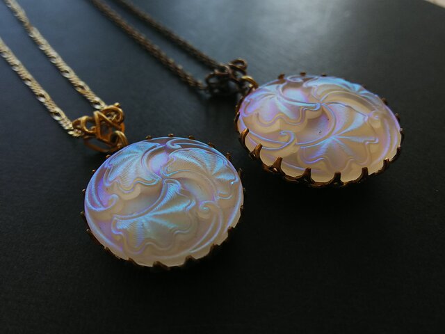 ヴィンテージ イチョウの葉／Aurora（30㎜）クラシカルネックレス | iichi 日々の暮らしを心地よくするハンドメイドやアンティークのマーケットプレイス