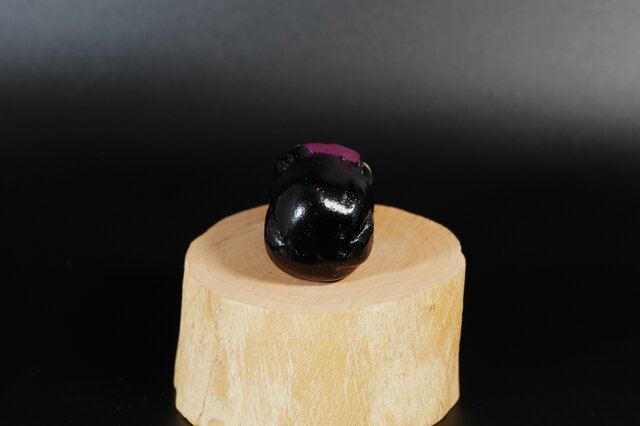 Netsuke Makie Nemuri Neko - kuro 005 根付 蒔絵 眠り猫 (黒) | iichi 日々の暮らしを心地よくするハンドメイドやアンティークのマーケットプレイス