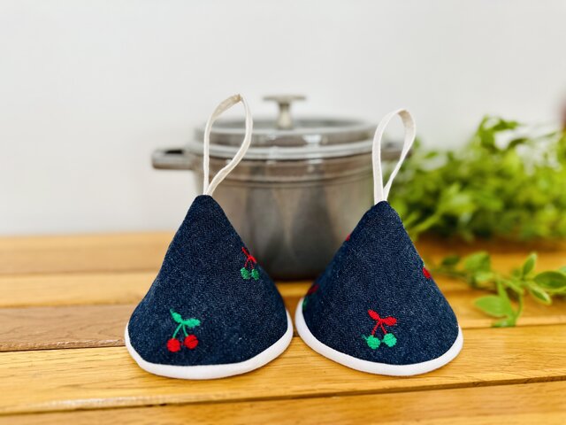 三角鍋つかみstaub ストウブ ホーロー 鍋つかみ ミトン | iichi 日々の暮らしを心地よくするハンドメイドやアンティークのマーケットプレイス