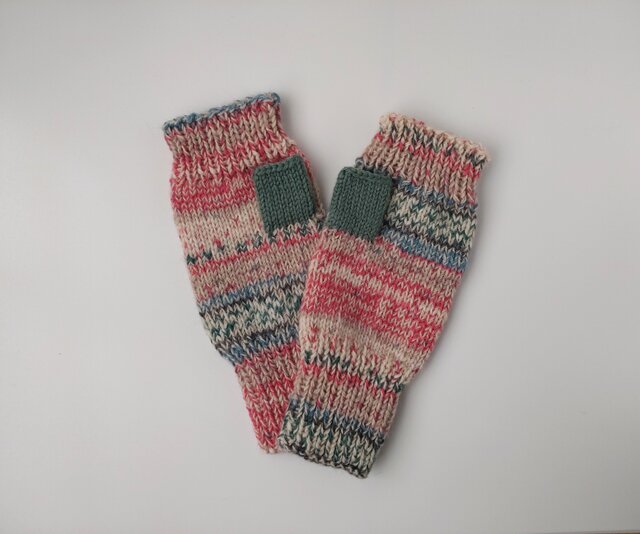 引き揃え編みのハンドウォーマー 9986B | iichi 日々の暮らしを心地よくするハンドメイドやアンティークのマーケットプレイス