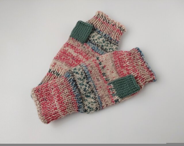 引き揃え編みのハンドウォーマー 9986B | iichi 日々の暮らしを心地よくするハンドメイドやアンティークのマーケットプレイス