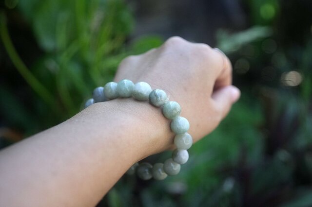 ミャンマー産本翡翠ブレスレット1619 | iichi 日々の暮らしを心地よくするハンドメイドやアンティークのマーケットプレイス