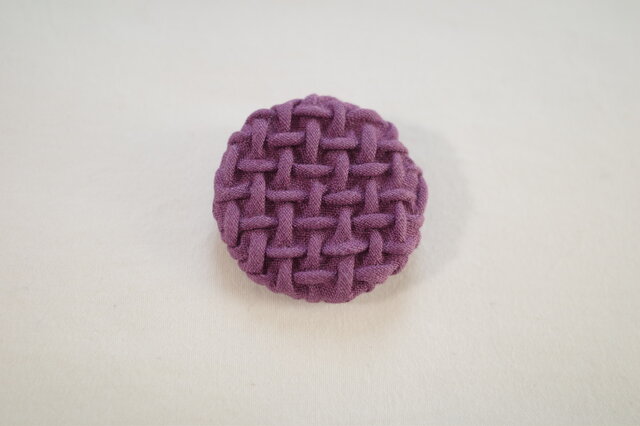 Smocking brooch・ダークパープル（小） | iichi 日々の暮らしを心地よくするハンドメイドやアンティークのマーケットプレイス