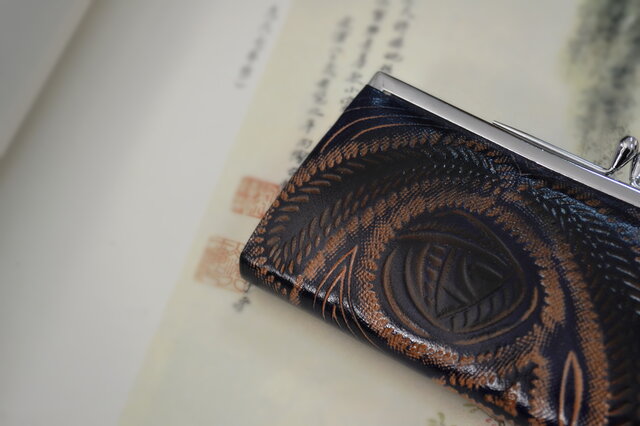 藍染革財布 がま口 昔の財布 | iichi 日々の暮らしを心地よくするハンドメイドやアンティークのマーケットプレイス