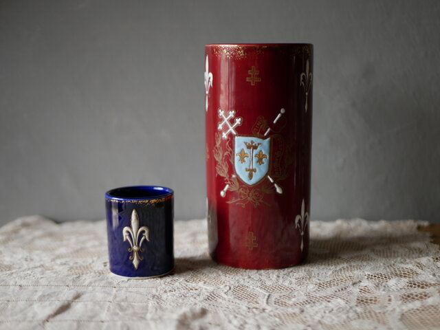 フルール・ド・リス 大きい方 ルージュ ロワール地方 ペンスタンド フランスアンティーク | iichi 日々の暮らしを心地よくするハンドメイドやアンティークのマーケットプレイス