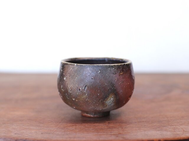 備前焼 ぐい呑み gi-039 | iichi 日々の暮らしを心地よくするハンドメイドやアンティークのマーケットプレイス