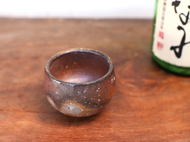 備前焼 ぐい呑み gi-041 | iichi 日々の暮らしを心地よくするハンドメイドやアンティークのマーケットプレイス