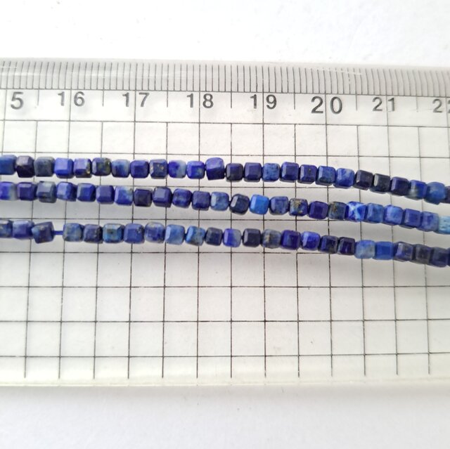 ラピスラズリ キューブカット 3mm 30個 | iichi 日々の暮らしを心地よくするハンドメイドやアンティークのマーケットプレイス