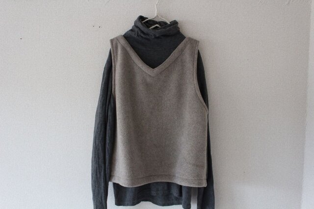 [24-25年冬NEW]暖かメルトンフリース 前後2WAYベスト | iichi 日々の暮らしを心地よくするハンドメイドやアンティークのマーケットプレイス