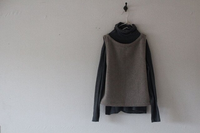 [24-25年冬NEW]暖かメルトンフリース 前後2WAYベスト | iichi 日々の暮らしを心地よくするハンドメイドやアンティークのマーケットプレイス