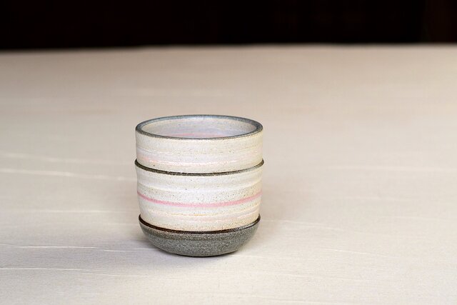 回転模様のフリーカップ iFw-020 | iichi 日々の暮らしを心地よくするハンドメイドやアンティークのマーケットプレイス