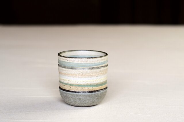 回転模様のフリーカップ iFw-023 | iichi 日々の暮らしを心地よくするハンドメイドやアンティークのマーケットプレイス