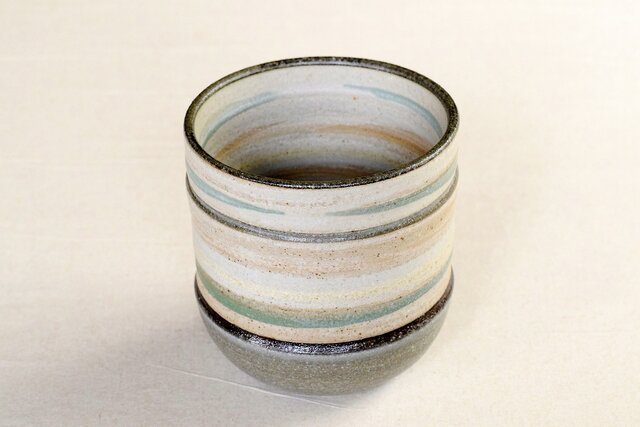 回転模様のフリーカップ iFw-023 | iichi 日々の暮らしを心地よくするハンドメイドやアンティークのマーケットプレイス