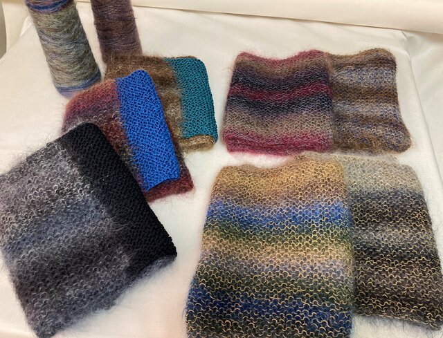 段染めモヘヤ糸で編むスヌード（モノクロ×ベージュ） | iichi 日々の暮らしを心地よくするハンドメイドやアンティークのマーケットプレイス