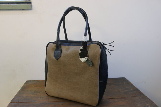 2トーンカラーのボストンbag | iichi 日々の暮らしを心地よくするハンドメイドやアンティークのマーケットプレイス