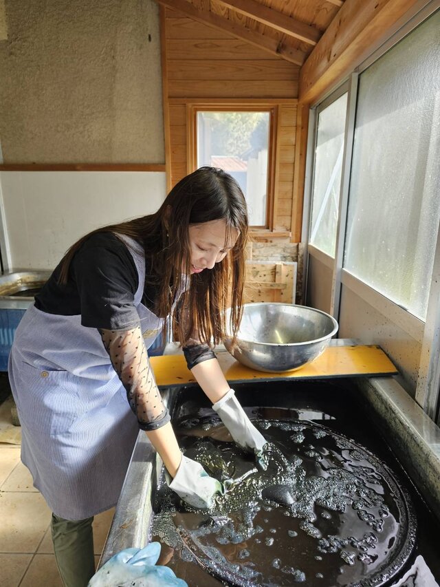 100%蓮ストール(藍染) | iichi 日々の暮らしを心地よくするハンドメイドやアンティークのマーケットプレイス