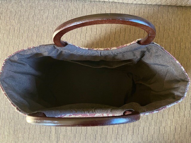 梨地花唐草模様の手提 丸い木の手 【冬のキャンペーン期間中10%OFF】 | iichi 日々の暮らしを心地よくするハンドメイドやアンティークのマーケットプレイス