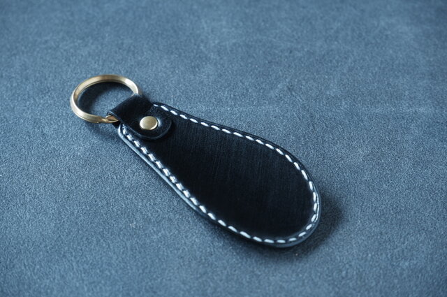 靴べらキーリング ｜ 本革/アクセサリー/ステッチ/大人 | iichi 日々の暮らしを心地よくするハンドメイドやアンティークのマーケットプレイス