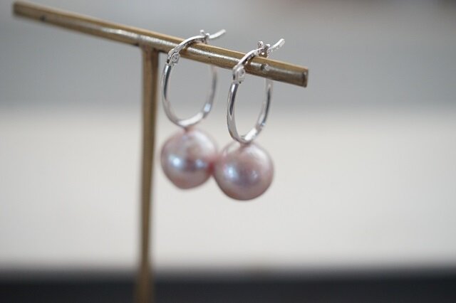 【drop】silver925 バロックパールフープピアス 2（pink gray） | iichi 日々の暮らしを心地よくするハンドメイドやアンティークのマーケットプレイス