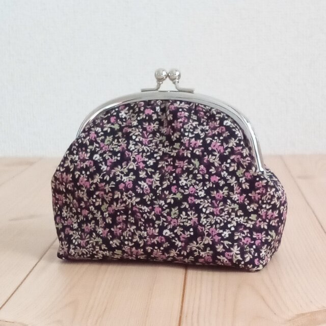 【期間限定SALE】大人っぽい小花柄 がま口ポーチ 12cm口金 黒 407 | iichi 日々の暮らしを心地よくするハンドメイドやアンティークのマーケットプレイス