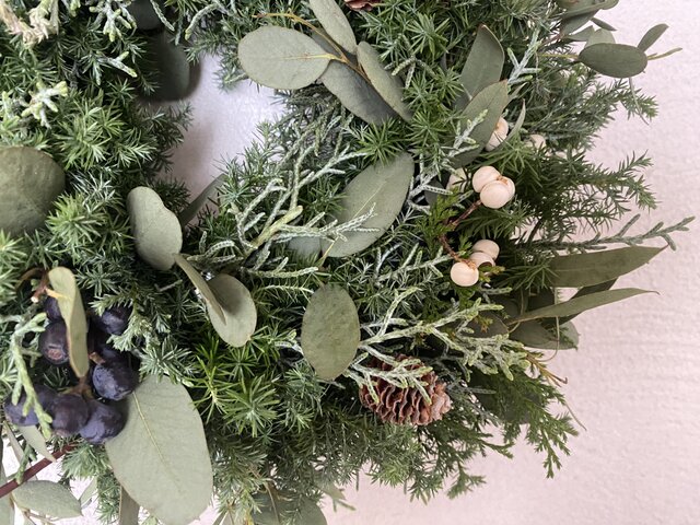 ナチュラルなクリスマスリース4 | iichi 日々の暮らしを心地よくするハンドメイドやアンティークのマーケットプレイス