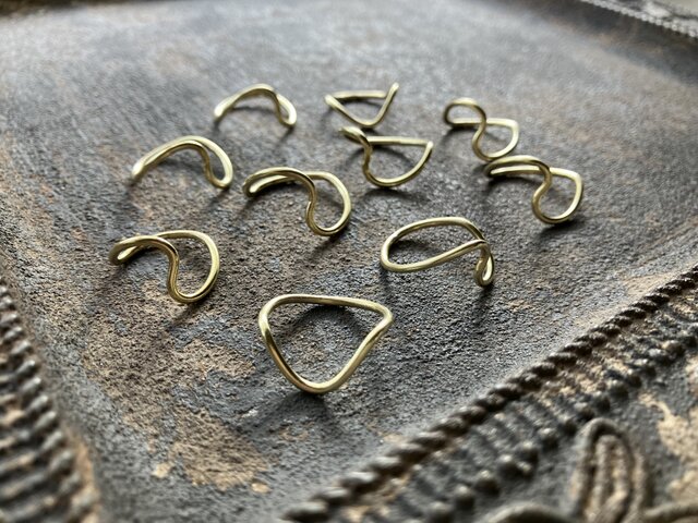 Brass Wave Ring | iichi 日々の暮らしを心地よくするハンドメイドやアンティークのマーケットプレイス