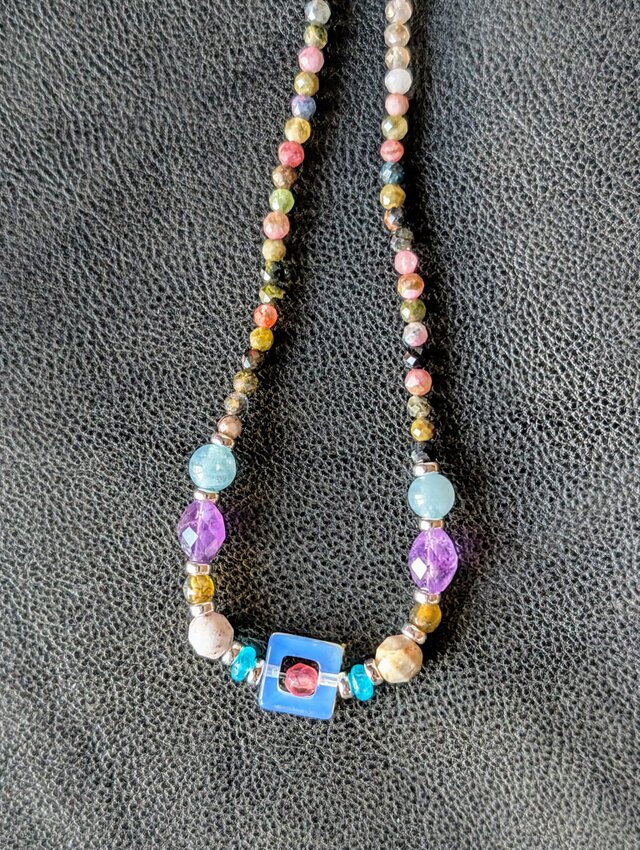 エキゾチックネックレス38㌢ | iichi 日々の暮らしを心地よくするハンドメイドやアンティークのマーケットプレイス