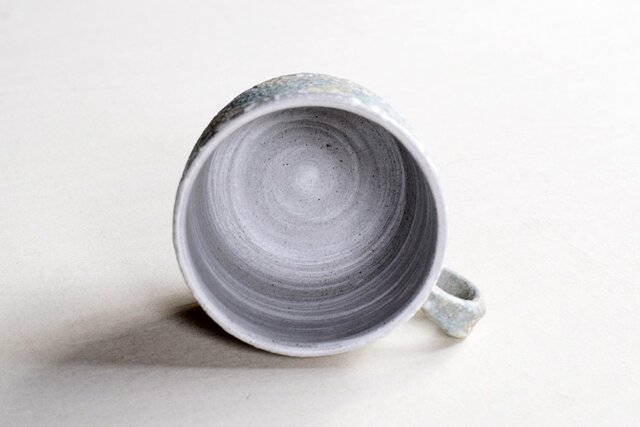 抽象デザイン的マグカップ iMw-018 | iichi 日々の暮らしを心地よくするハンドメイドやアンティークのマーケットプレイス