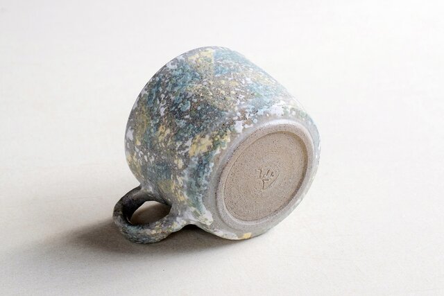 抽象デザイン的マグカップ iMw-018 | iichi 日々の暮らしを心地よくするハンドメイドやアンティークのマーケットプレイス