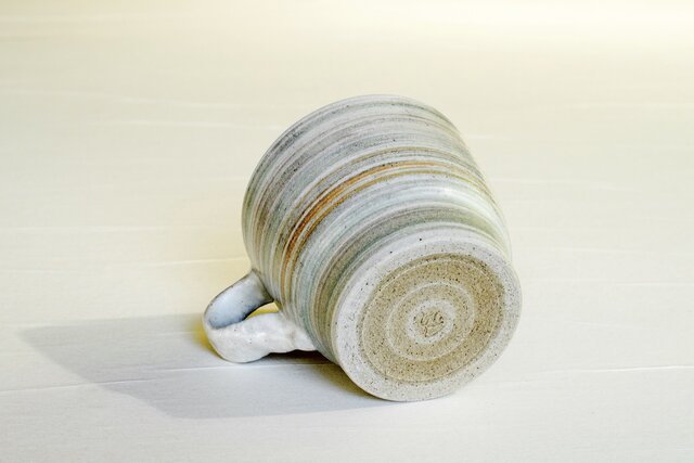 回転模様のマグカップ iMw-019 | iichi 日々の暮らしを心地よくするハンドメイドやアンティークのマーケットプレイス