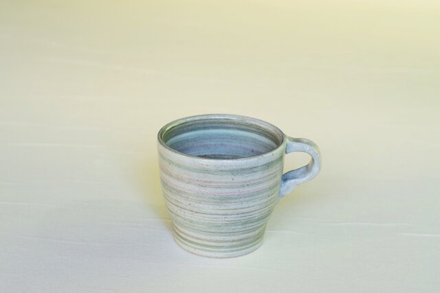 回転模様のマグカップ iMw-019 | iichi 日々の暮らしを心地よくするハンドメイドやアンティークのマーケットプレイス