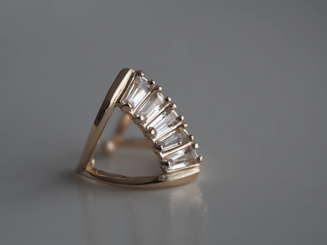 Tapered_baguette[5stone] K10イヤーカフ(White Topaz) | iichi 日々の暮らしを心地よくするハンドメイドやアンティークのマーケットプレイス