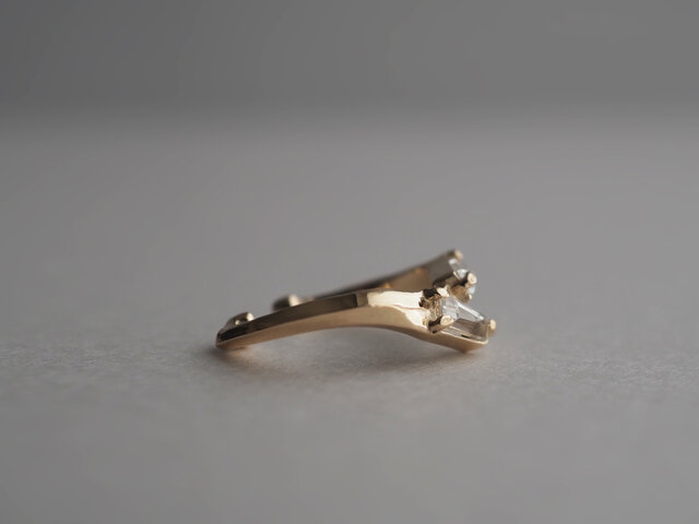 Tapered_baguette[minimal] K10イヤーカフ(White Topaz) | iichi 日々の暮らしを心地よくするハンドメイドやアンティークのマーケットプレイス