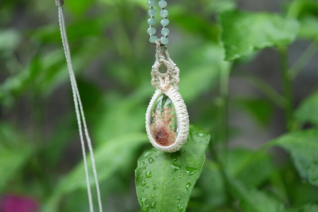 じんわりグラデーション★Opal ホワイトガーデンクォーツ マクラメネックレス1707 | iichi 日々の暮らしを心地よくするハンドメイドやアンティークのマーケットプレイス