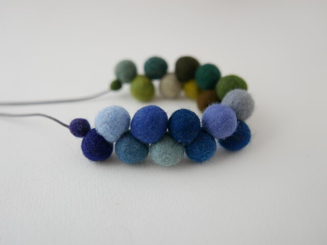 Single loop_L balls BG | iichi 日々の暮らしを心地よくするハンドメイドやアンティークのマーケットプレイス